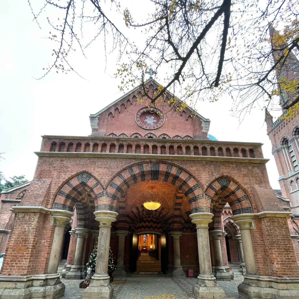 Photos of Holy Trinity Cathedral in Shanghai - China Christian Daily